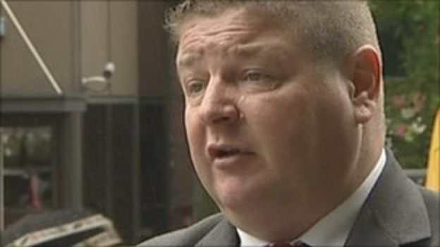 Detectives baffled by sham marriage vicar's motive - BBC News