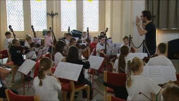 Big Noise: 'Saturating' the Raploch estate in music - BBC News