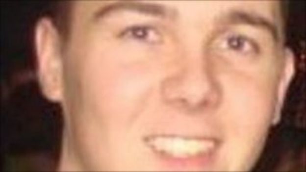 Sisters detained over north Manchester stab death - BBC News