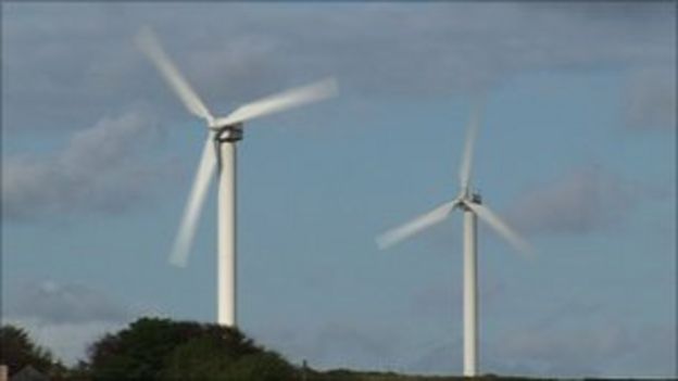 Delabole wind farm's tall turbines power more homes - BBC News