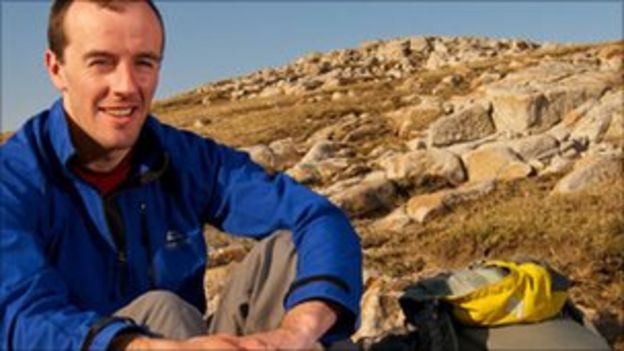 Live TV attempt climber's battles with storms and birds - BBC News