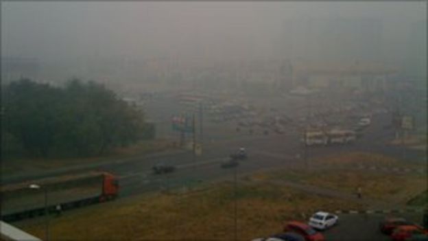 Russian fires: Moscow residents talk about living in the smog - BBC News