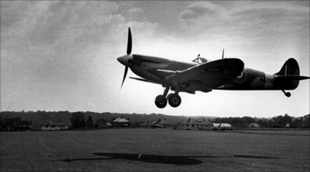 Ronald Berry Spitfire pilot's WW2 medals for sale - BBC News
