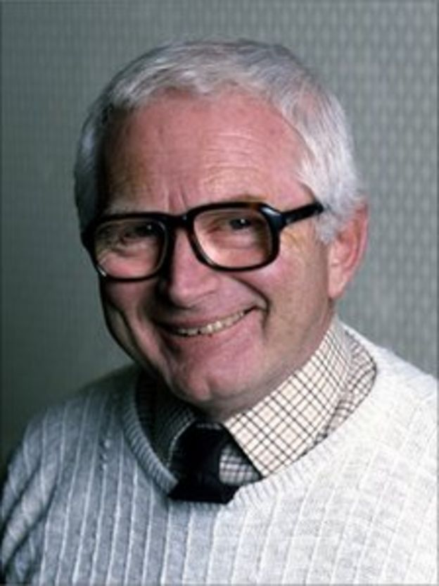 Obituary: David Croft - BBC News