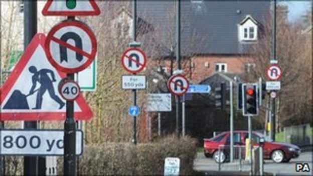 Road sign review moves announced - BBC News