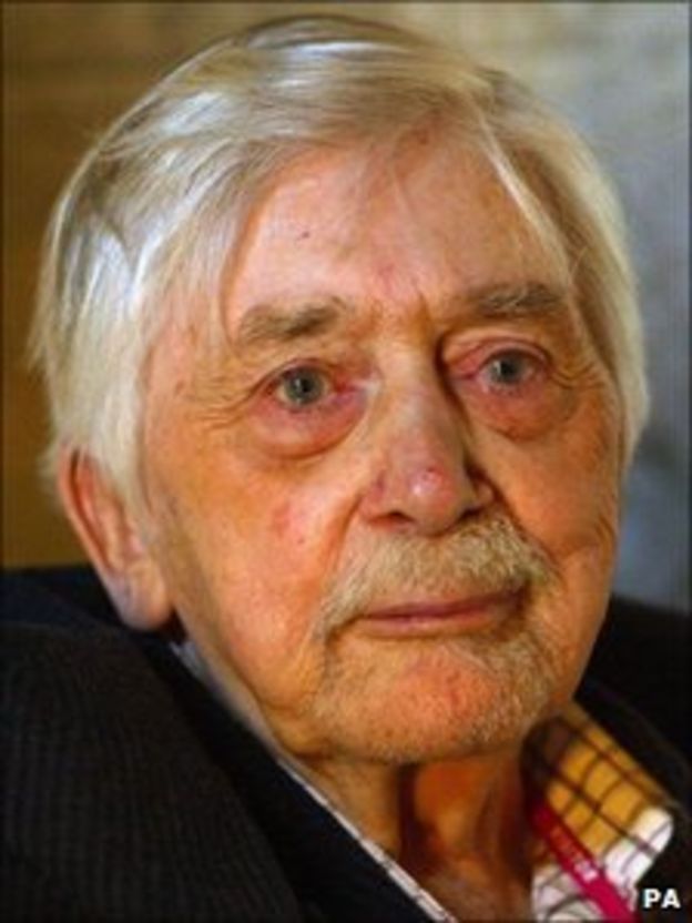 Liz Lochhead confirmed as new Scots Makar - BBC News