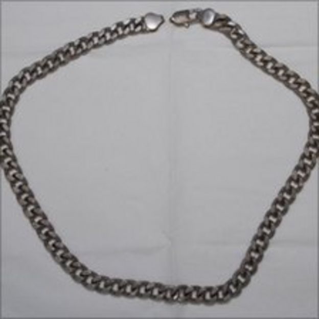 Police issue photo of neck chain found at attack scene - BBC News