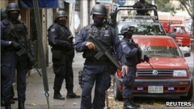 Mexico sacks 10% of police force in corruption probe - BBC News