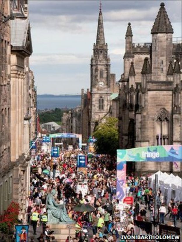 Fringe box office breaks records - BBC News