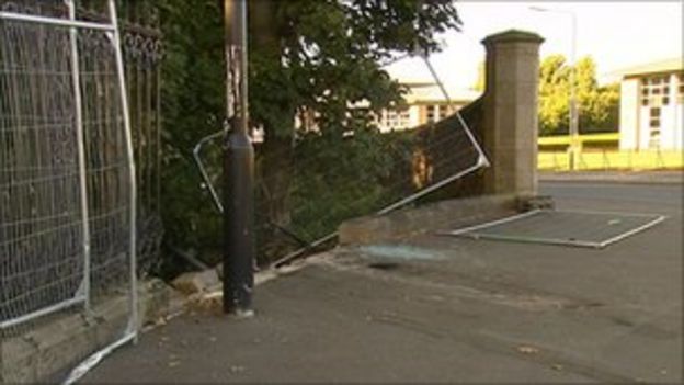 Police return to Maryhill attempted murder scene - BBC News