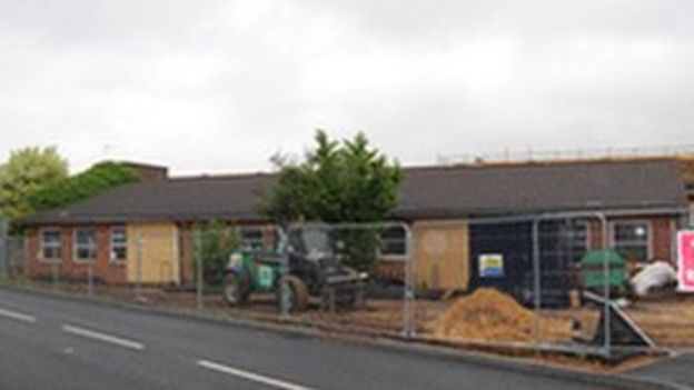 New Slough 'baby boom' school set to open - BBC News