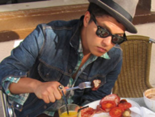 Bruno Mars eyes Arctic Monkeys collaboration - BBC News