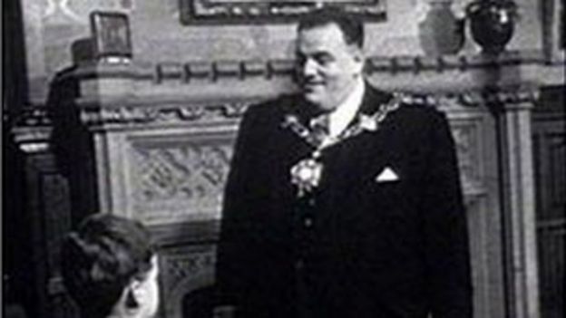 Obituary: Sir Cyril Smith - BBC News