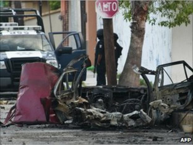Mexico's drugs gang 'death squad' - BBC News