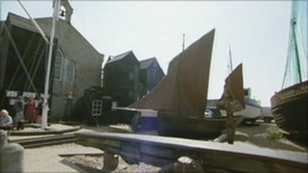 South East open days reveal fishing secrets of Hastings - BBC News