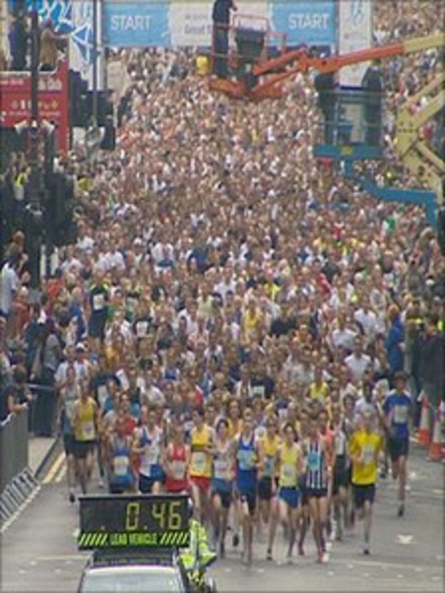 Great Scottish runners take to Glasgow streets - BBC News