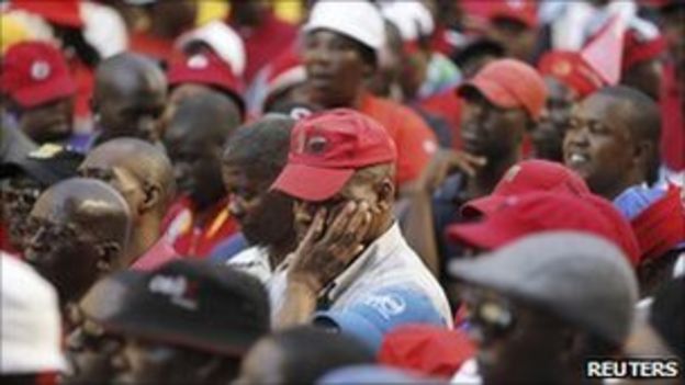 South African trade unions suspend public sector strike - BBC News