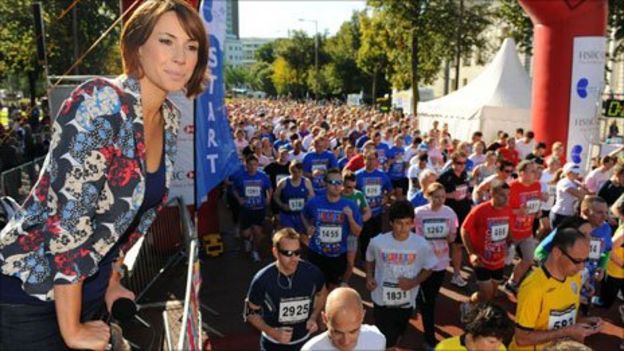 Alex Jones starts Cardiff 10k charity race - BBC News