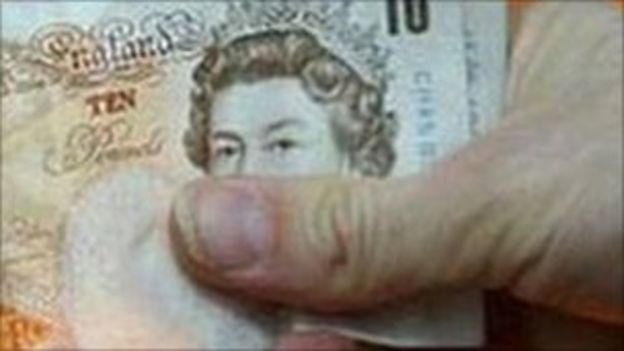 Surrey rogue trader jailed for defrauding elderly - BBC News