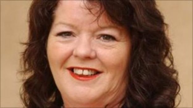 New Labour council reverses Blackburn centre closure - BBC News