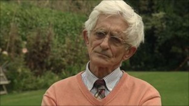 Jim Swire meets Lockerbie bomber Megrahi in Libya - BBC News