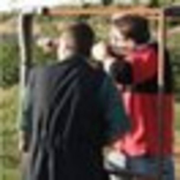 Newly qualified drivers 'should be banned at night' - BBC News