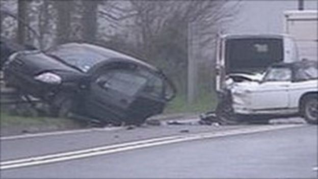 Cornwall death crash prompts coroner safety plea - BBC News