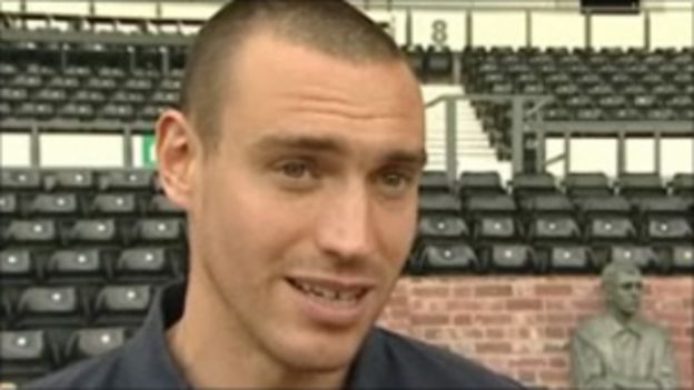 Derby County's Stephen Bywater in apology over 'art' - BBC News