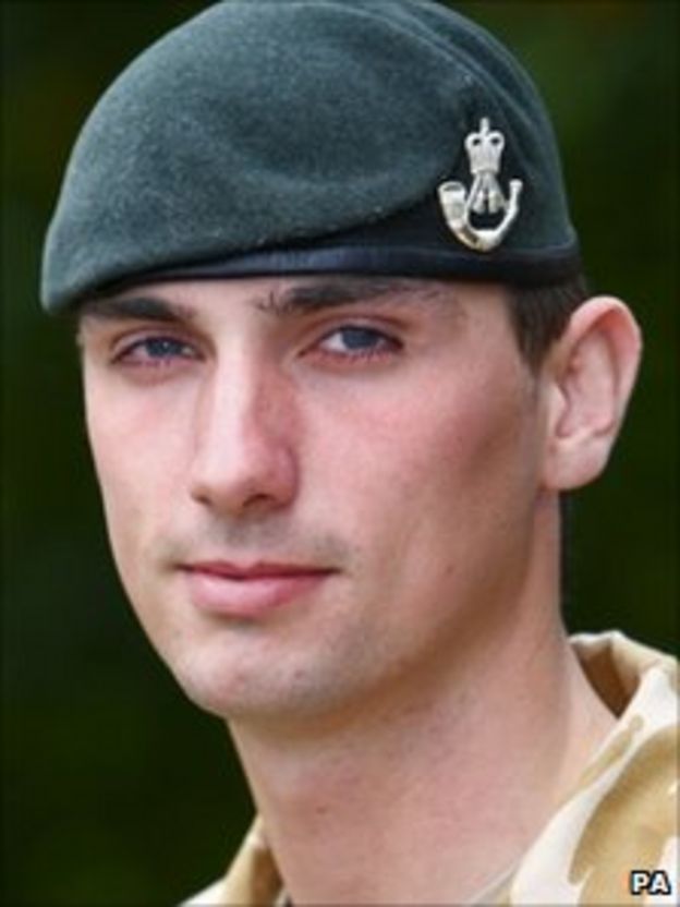 Cornish soldiers honoured for battlefield bravery - BBC News