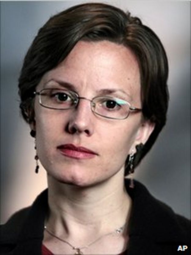 Freed US hiker Sarah Shourd meets Obama - BBC News