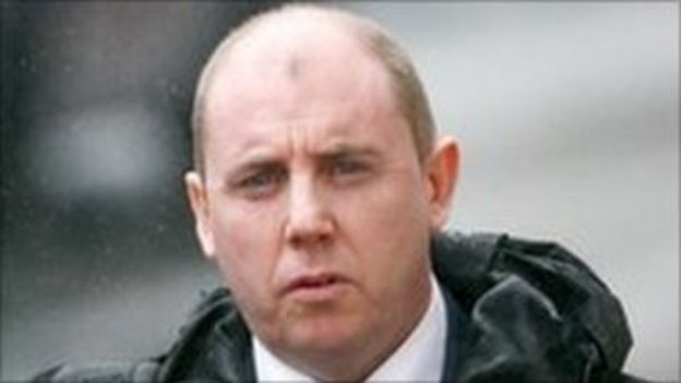 Paramedic struck off for lies about 30-stone dying man - BBC News