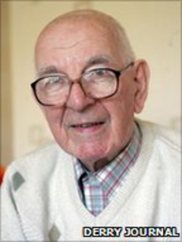 Tributes to former Derry Journal editor Frank Curran - BBC News