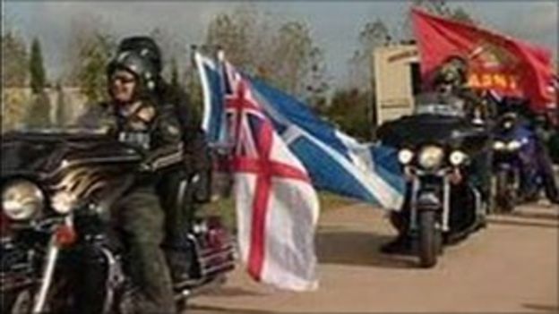 Thousands of bikers ride to armed forces memorial - BBC News