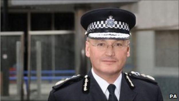 Met police chief's internet crime warning - BBC News