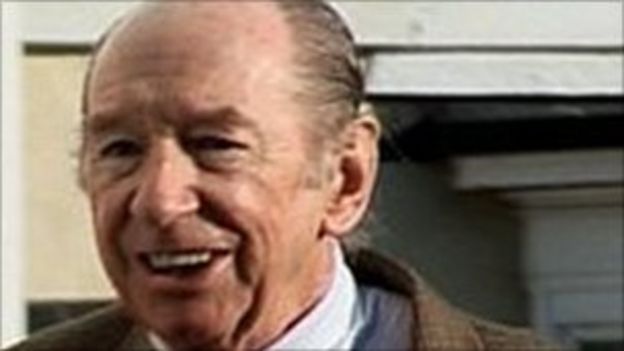 Contents for sale at Manx millionaire's former home - BBC News