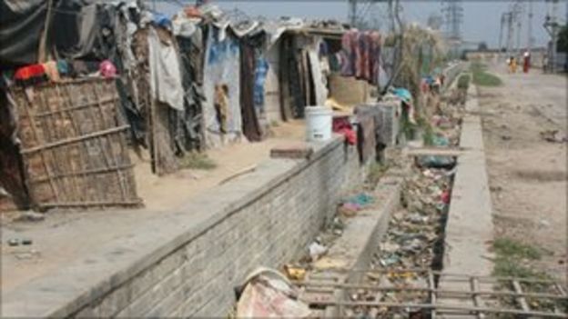 India approves low-cost housing for slum-dwellers - BBC News