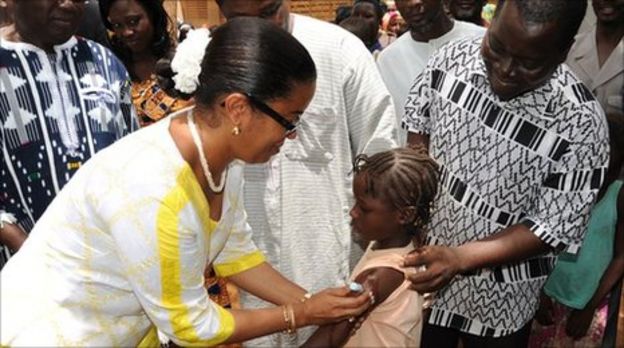 Meningitis jab in Africa a 'stunning success' - BBC News