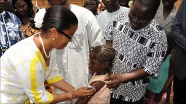 Africa hails new meningitis vaccine - BBC News