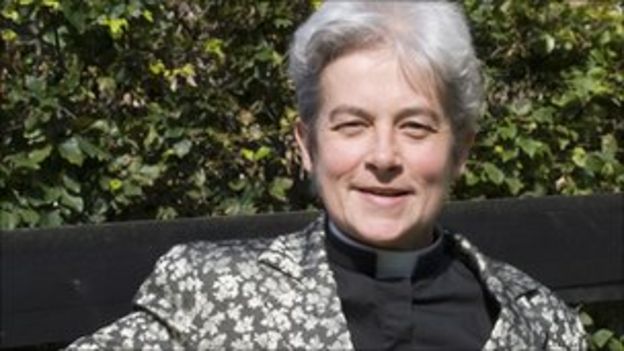 The first female dean at St Edmundsbury Cathedral - BBC News