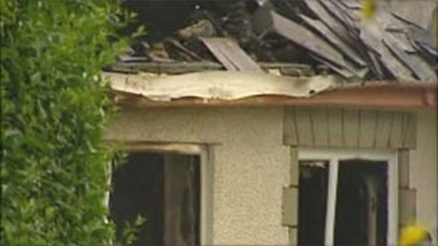 Faulty freezer caused Anglesey fire which killed three - BBC News