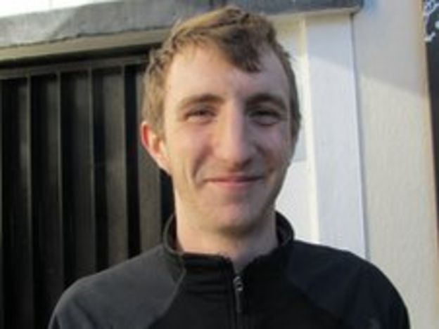 Football fans argue over Wayne Rooney's next club - BBC News