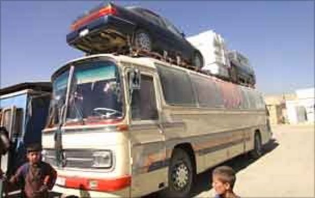 Brave Afghan bus drivers' gauntlet of terror - BBC News