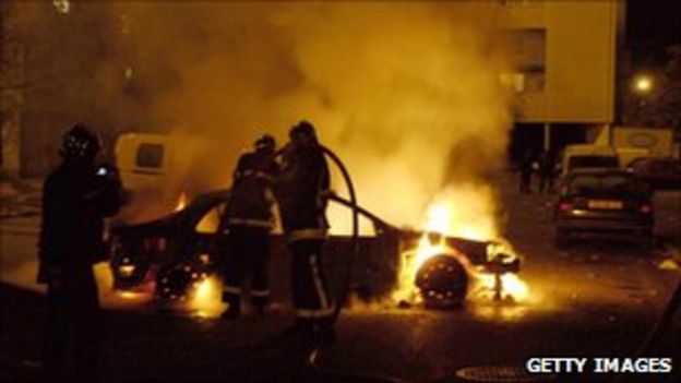 French police to go on trial for 2005 Paris riot deaths - BBC News