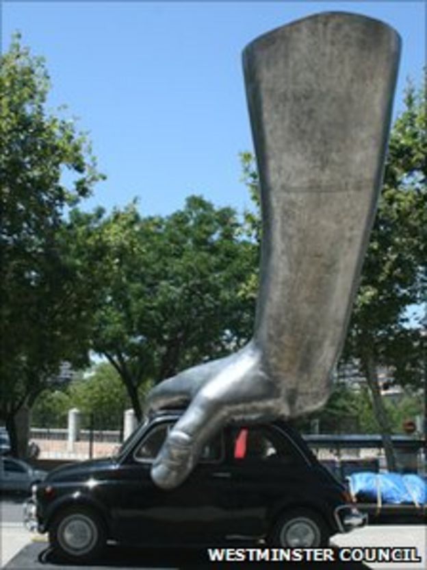 Hand pushing car sculpture approved for Park Lane - BBC News