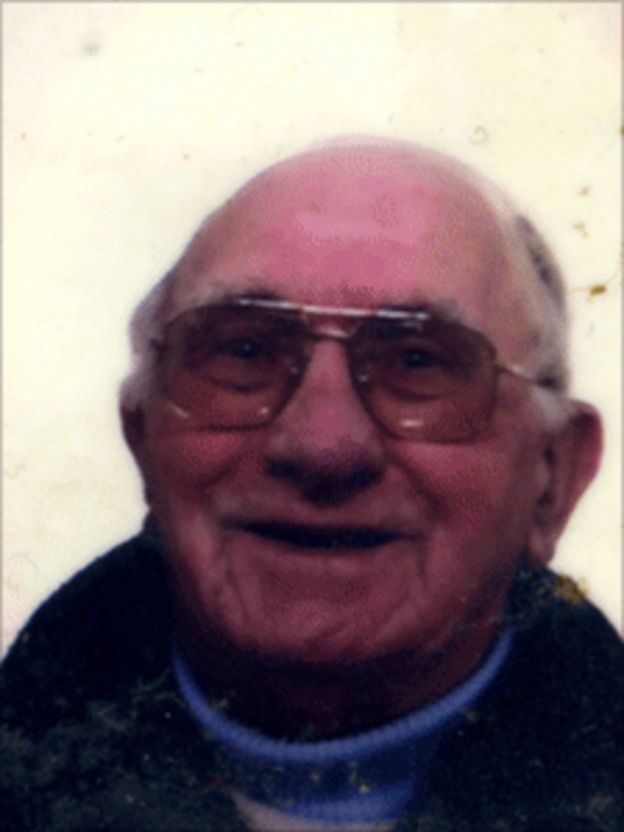 Appeal for witnesses after Gelli Rhondda man, 88, dies - BBC News