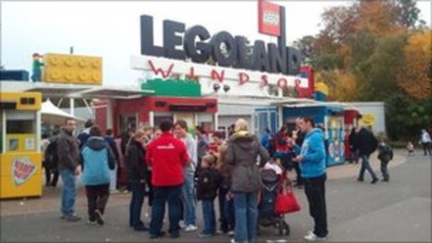 Families rescued from ride after Legoland power cut - BBC News