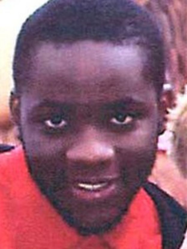 Teenager in fatal stabbing in Luton park named - BBC News