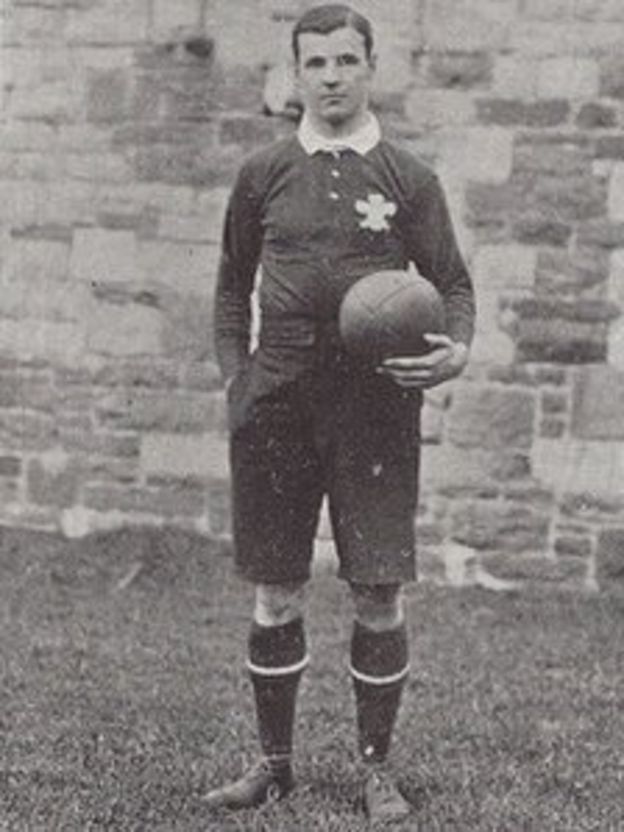 Rhondda marks 100th anniversary of Tonypandy Riots - BBC News