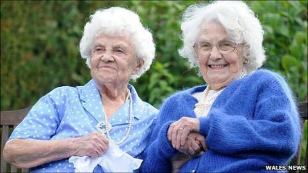 Newport sisters could be Wales' oldest siblings - BBC News