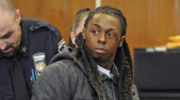 Lil Wayne 'breaks' iTunes sales record - BBC News